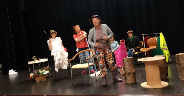 L'atelier théâtre "Didascalies en Liberté" présente une comédie ...
